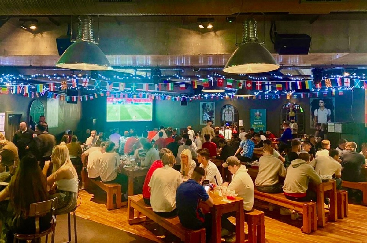 The Best Places to Watch NUFC Matches in Newcastle | Get into Newcastle ...
