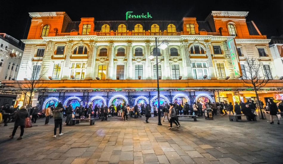 The UK's Biggest Christmas Window Display Outside of London - A Magical ...